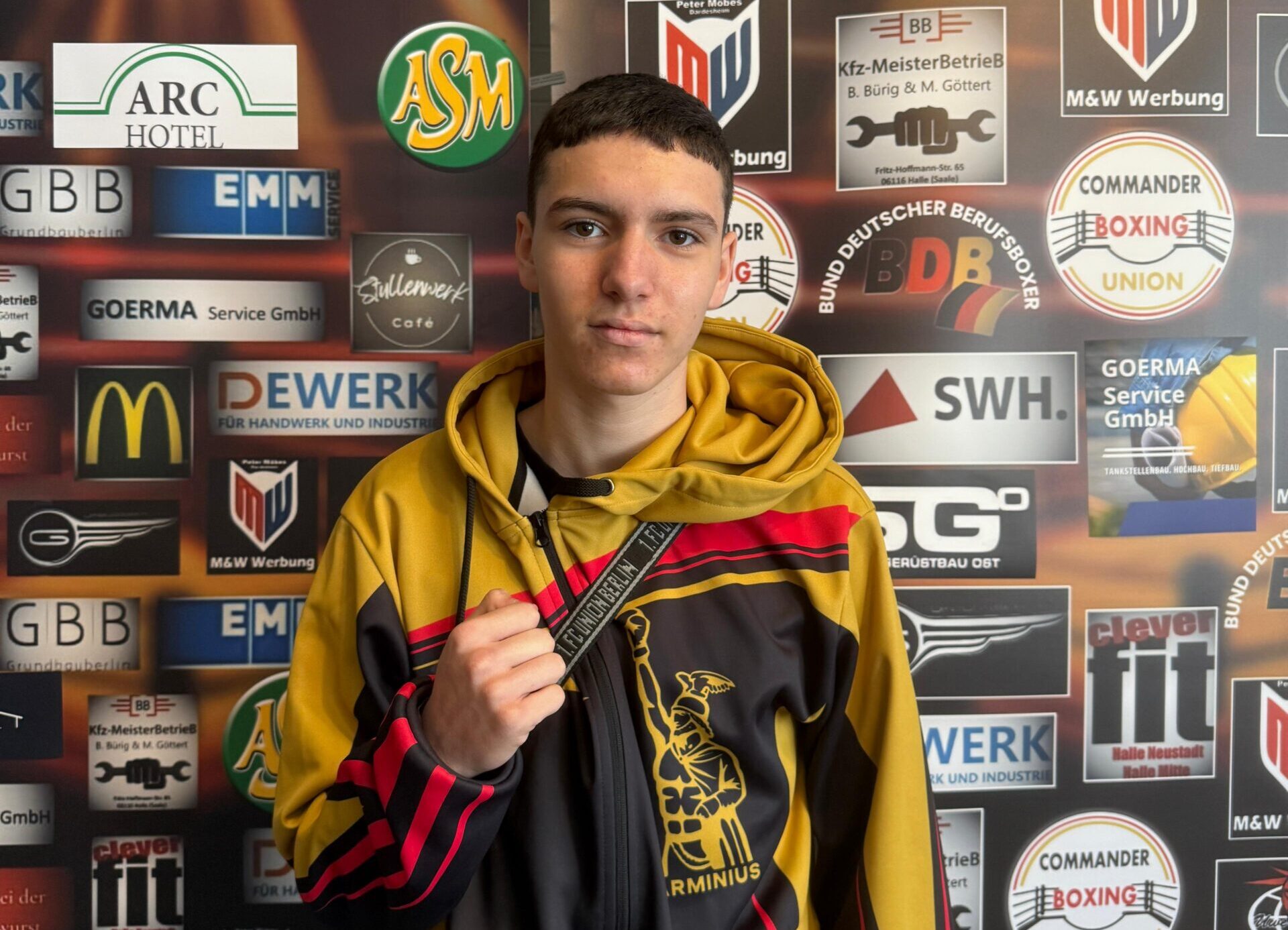 Arminius Rolle: 15-year-old makes his debut as a professional boxer ...