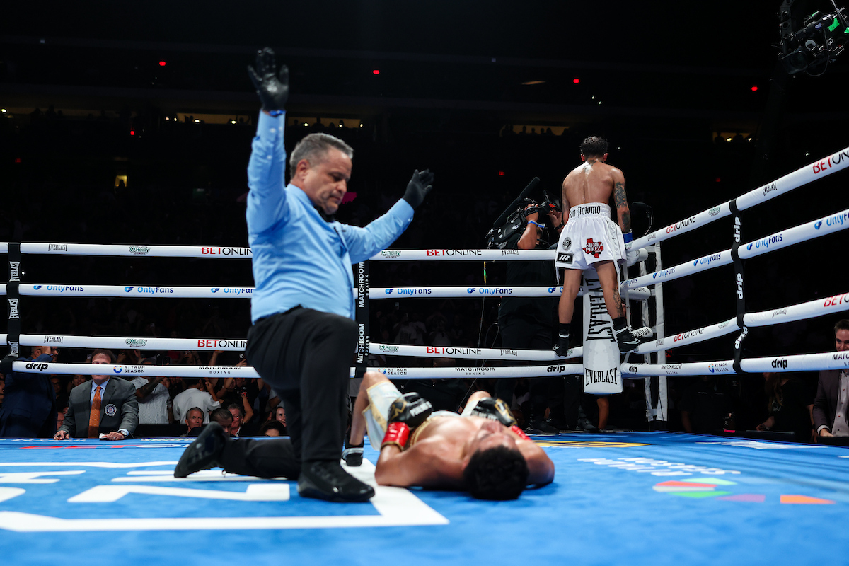 "Bam" Rodriguez Stops Vargas to Win WBA Bantamweight Title | BOXSPORT